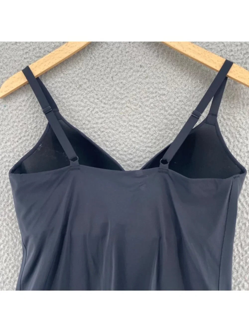 Uniqlo | Tops | Uniqlo Airism Top Women Medium Black Seamless V Neck ...